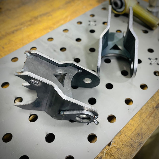 Universal DIY Traction Bar Brackets - Axle Mount (3.5" Tube) – TMR Customs