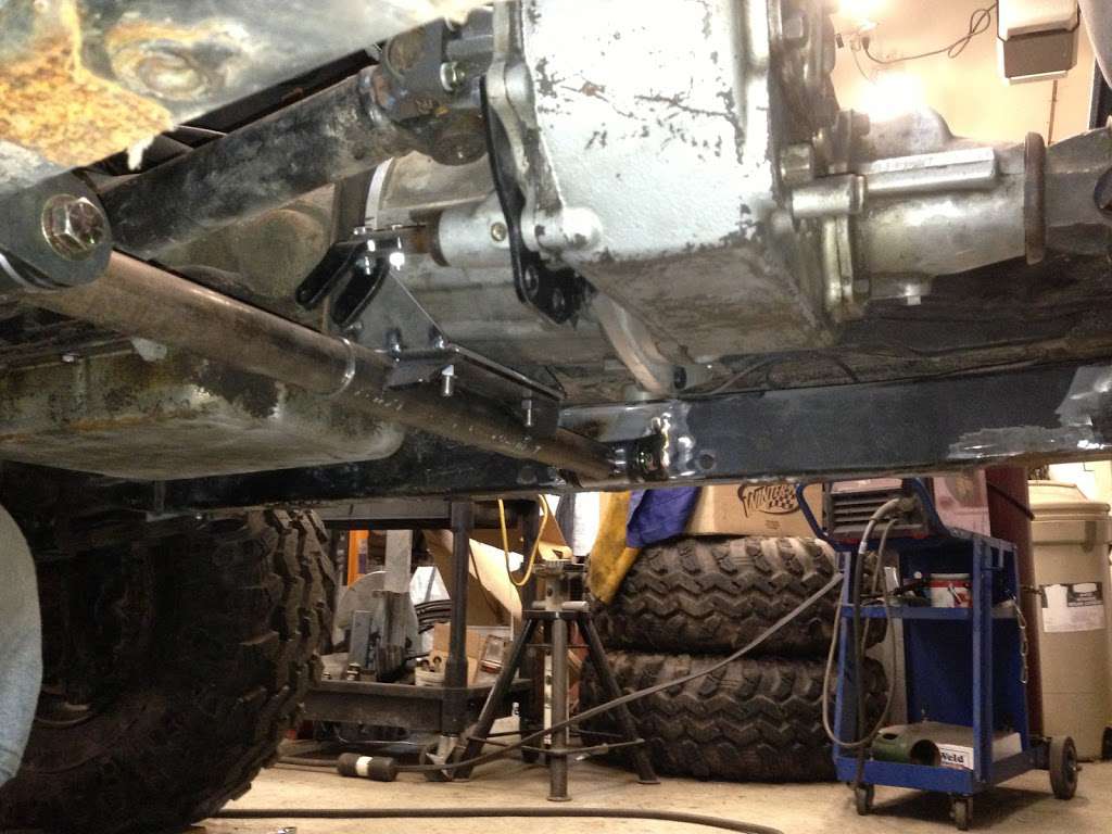 Universal Transmission Transfer Case Crossmember Mount – TMR Customs